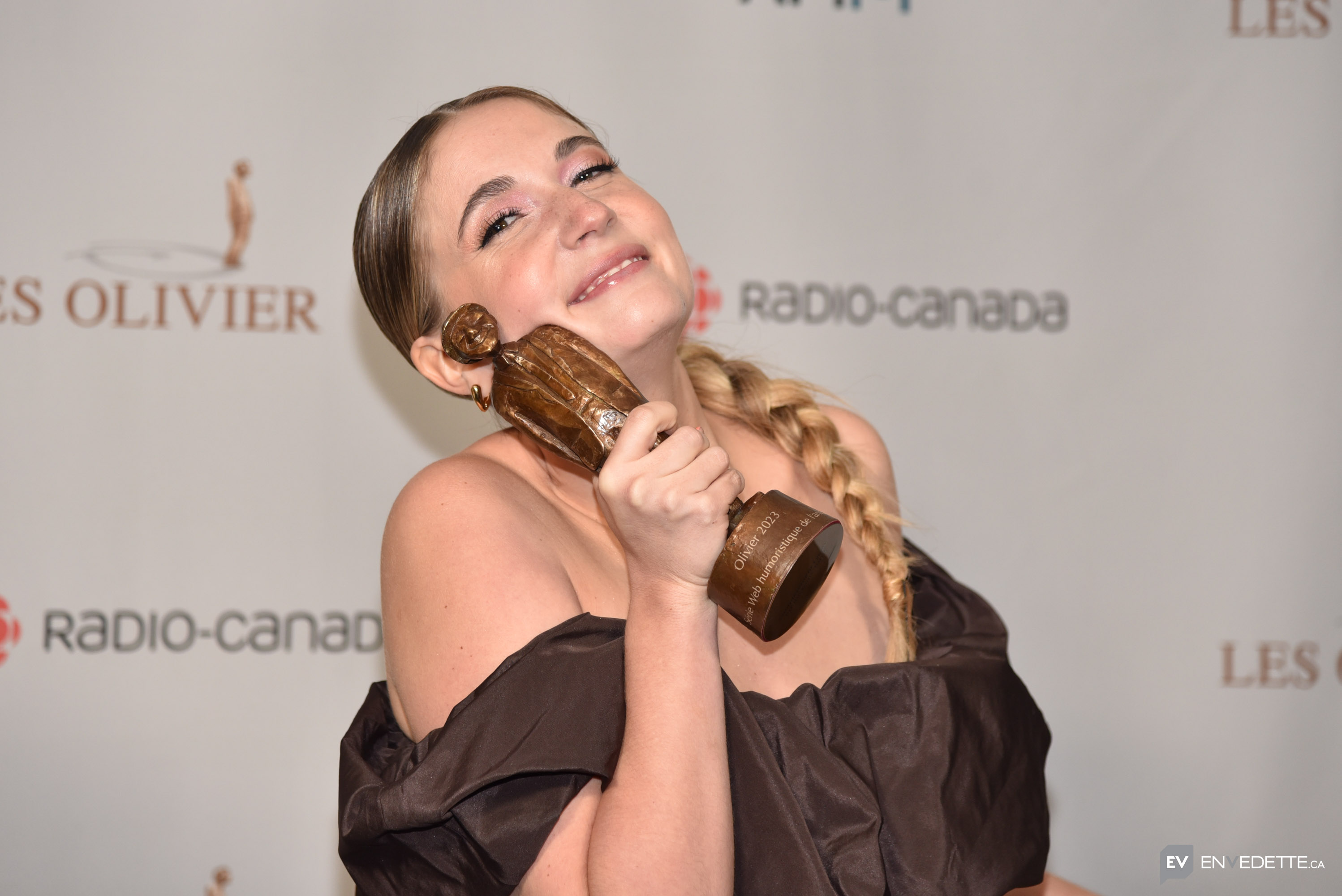 Rosalie Vaillancourt pose en maillot pour annoncer une grande nouvelle